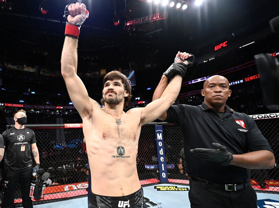 UFC 266: Cú tay sau knockout đối thủ "thẳng cẳng" từ Matthew Semelsberger